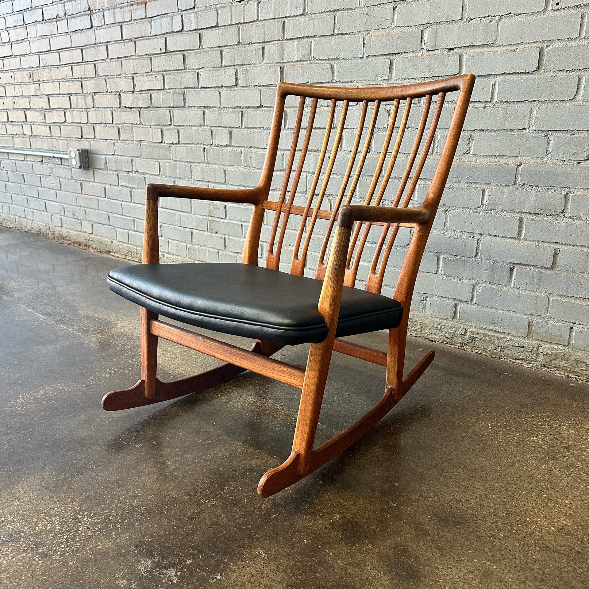 Hans Wegner ML-33 Rocking Chair – MidMod Decor